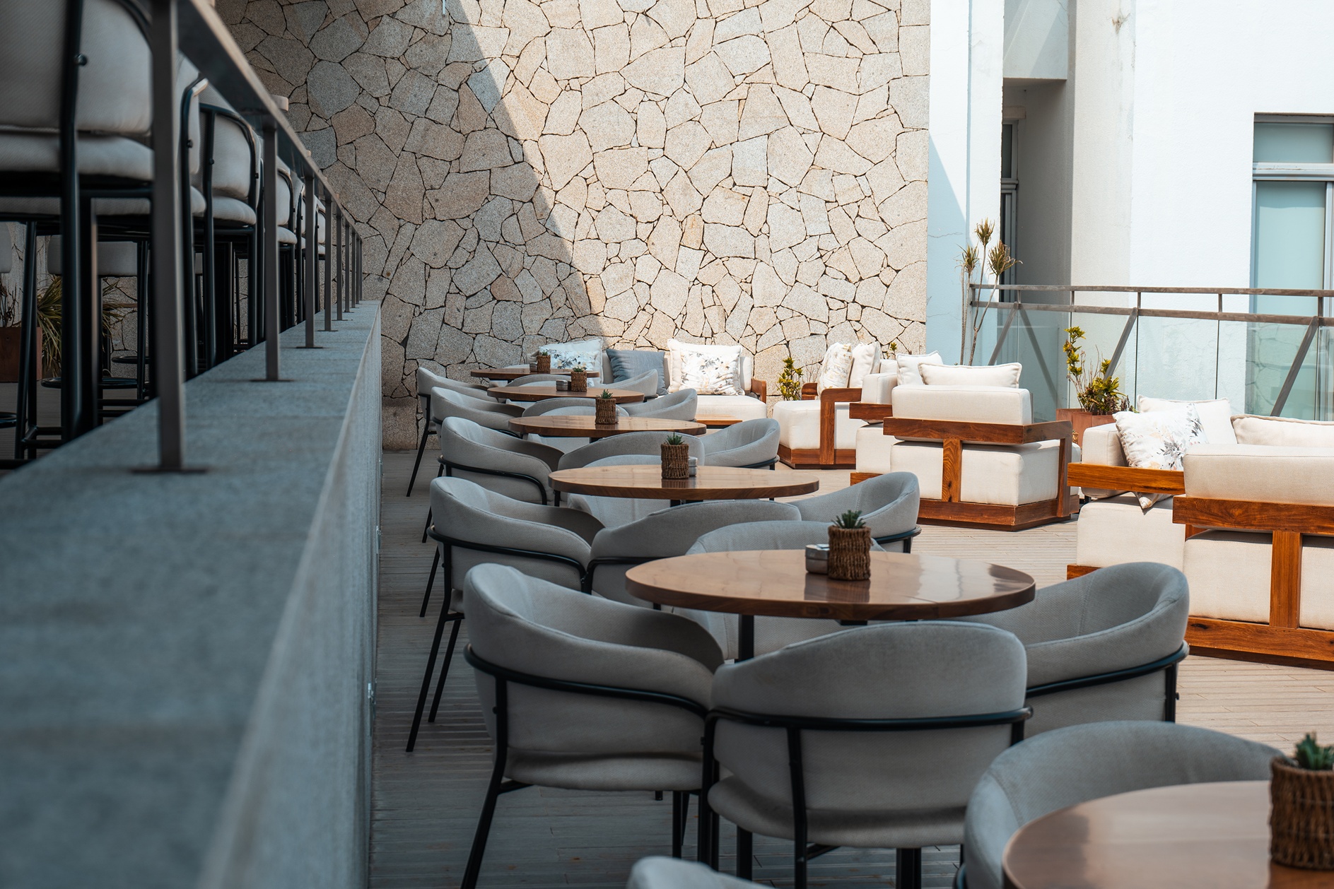 Sky Bar - Melia Maputo Sky